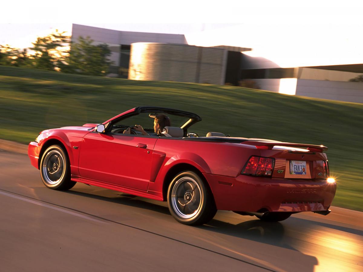 Ford Mustang Convertible IV 4.6 V8 GT (263 Hp)